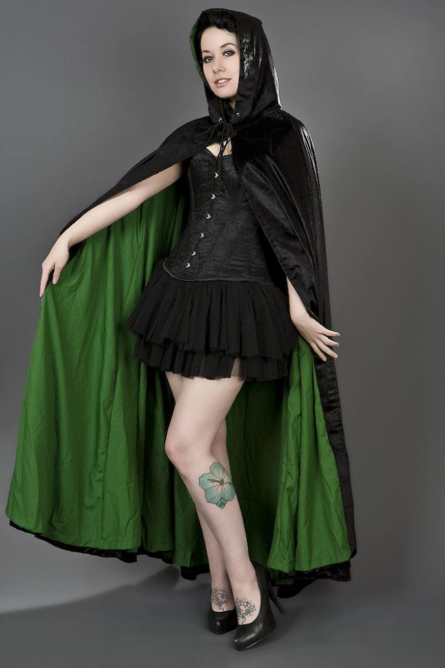 Gothic hooded cape in black velvet with green satin lining | Clothing ...
